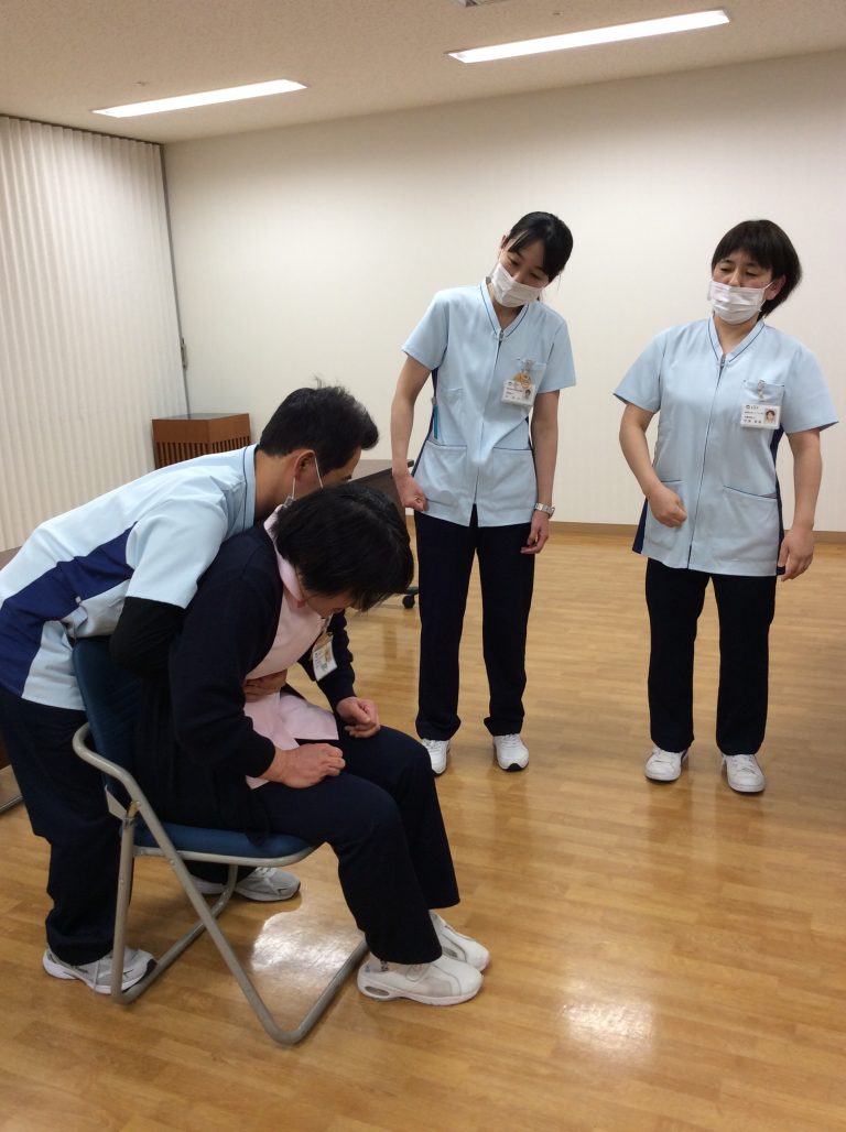 介護クリニカルラダー研修 がんばってます! | 美祢市立病院